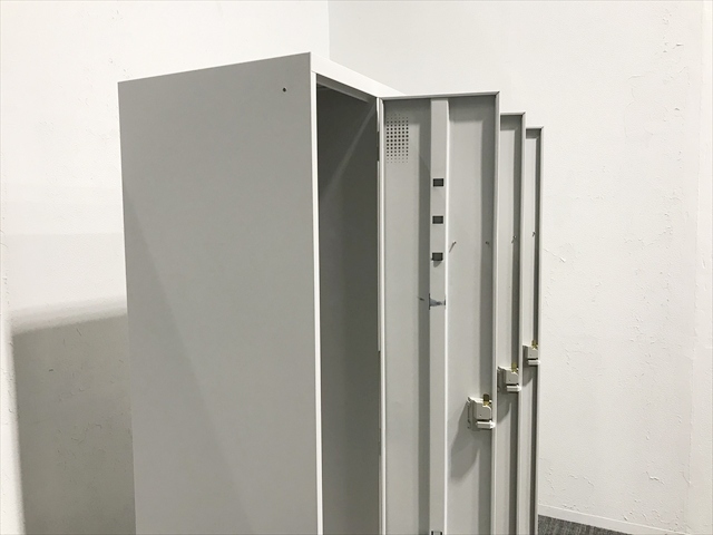 3人用ロッカー TLK型 TLK-S3[豊国工業][中古]|ロッカー-ロッカーオフィス家具（中古）通販ならHappy（ハッピー）
